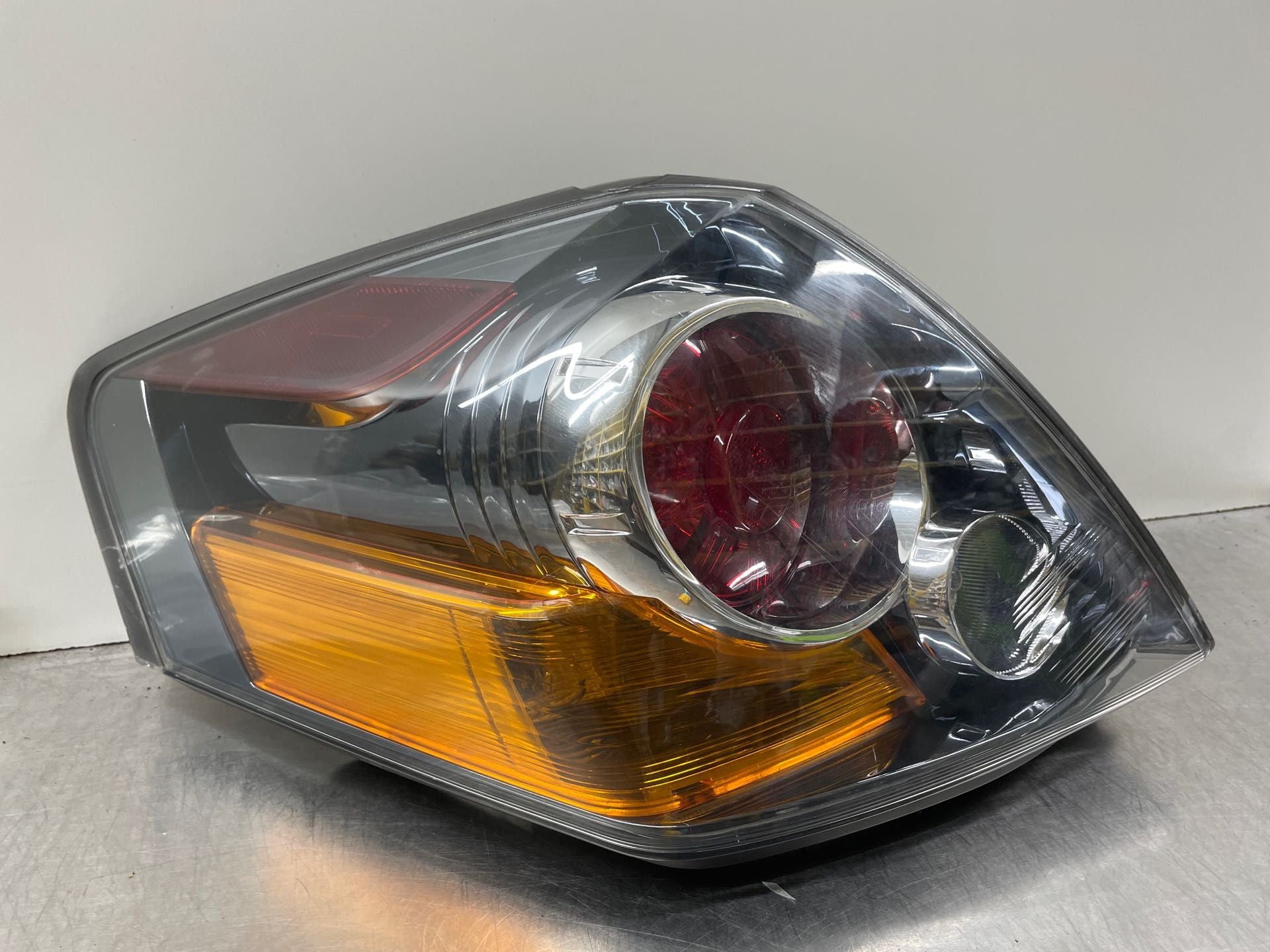 2008 nissan altima tail light store